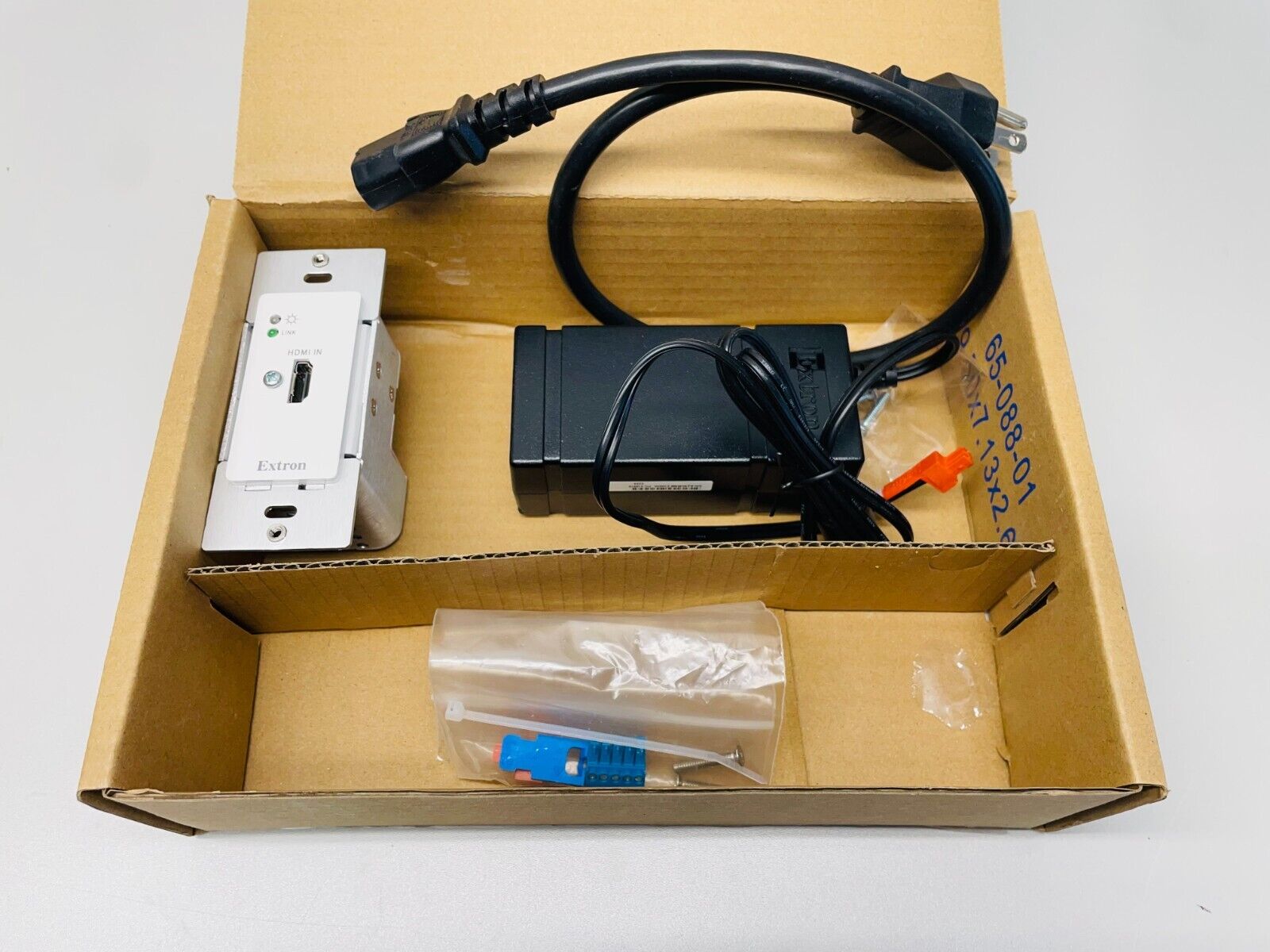 EXTRON 60-1741-53 DTP2 T 201 D White 4K/60 HDMI DTP2 Transmitter – Wal ...