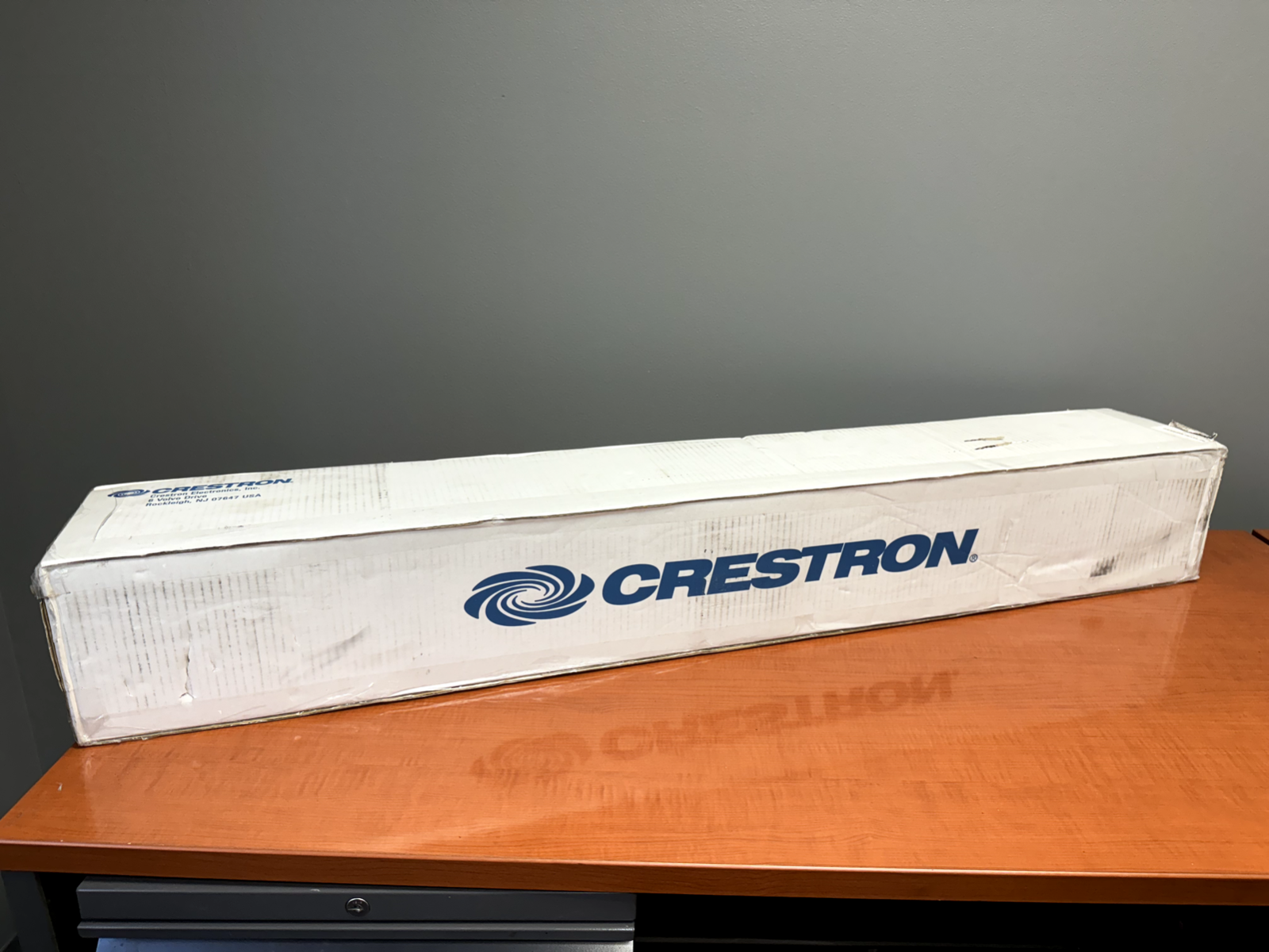 Crestron Saros SB-200-P-B Sound Bar 200, Powered, Black 6507899 – LPAV